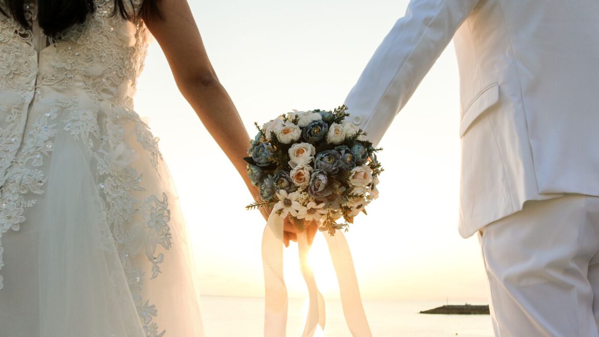 How Long Couples Date Before Getting Married - 2024 Guide - WeddingStats