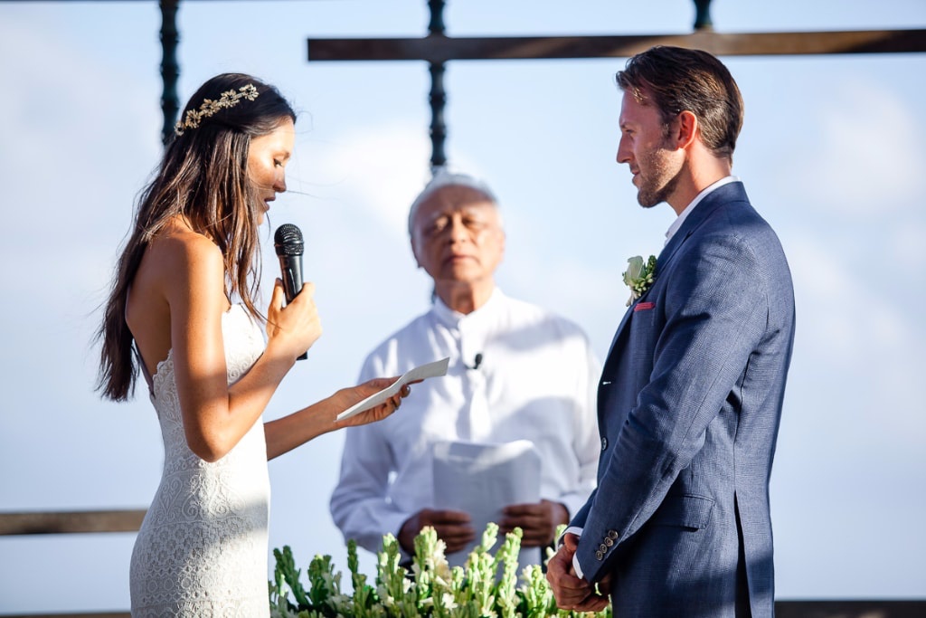 How to Write a Wedding Vow? Tips for the Bride and Groom - WeddingStats