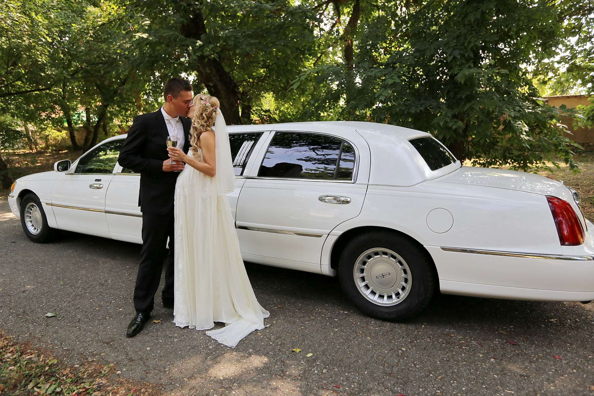 How Far In Advance Should You Book Your Wedding Limo? - WeddingStats