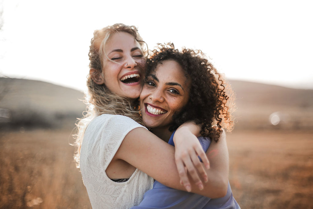 6 Reasons to Have Friendship Outside Your Relationship - WeddingStats