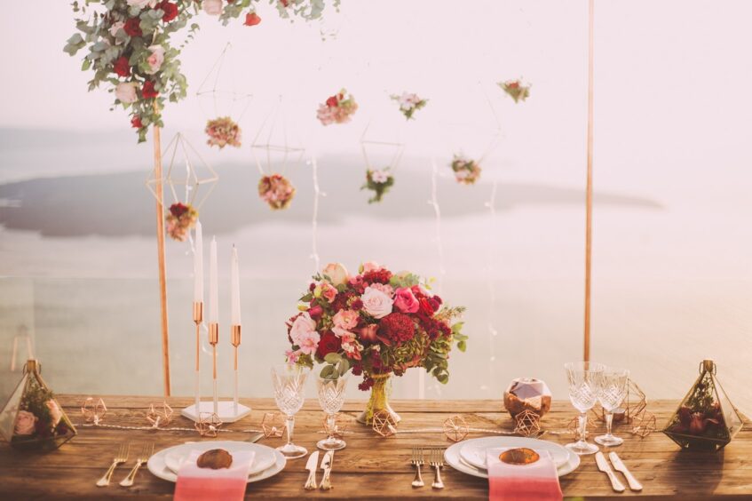 5 Beautiful Wedding Centerpieces Ideas For Your Reception - WeddingStats
